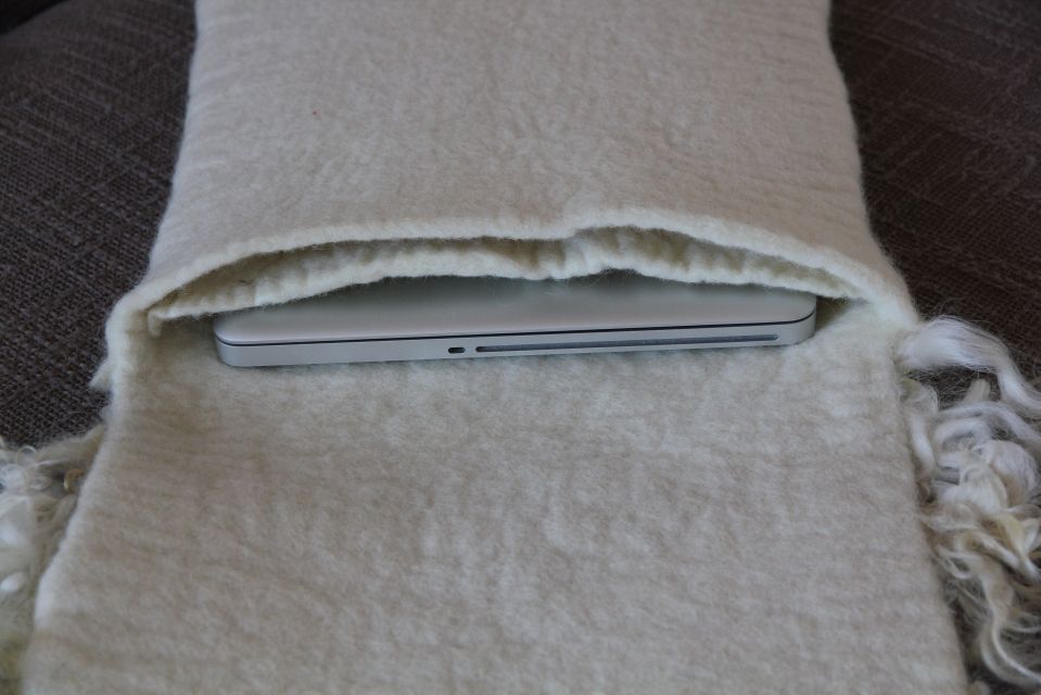 felted laptop bag – using raw fleece | Cynthia Reynolds