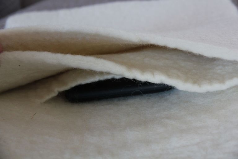 felted laptop bag – using raw fleece | Cynthia Reynolds